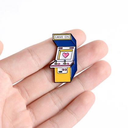 Retro Arcade Machine Enamel Pin Badge on Luulla