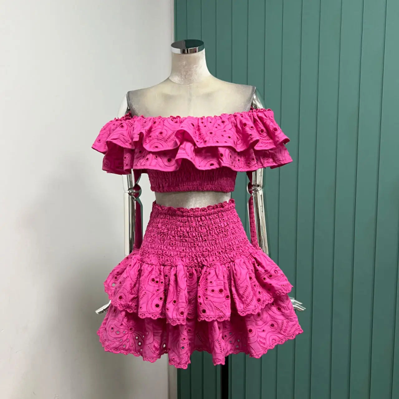 Pink Ruffle Off-shoulder Top And Skirt Set on Luulla