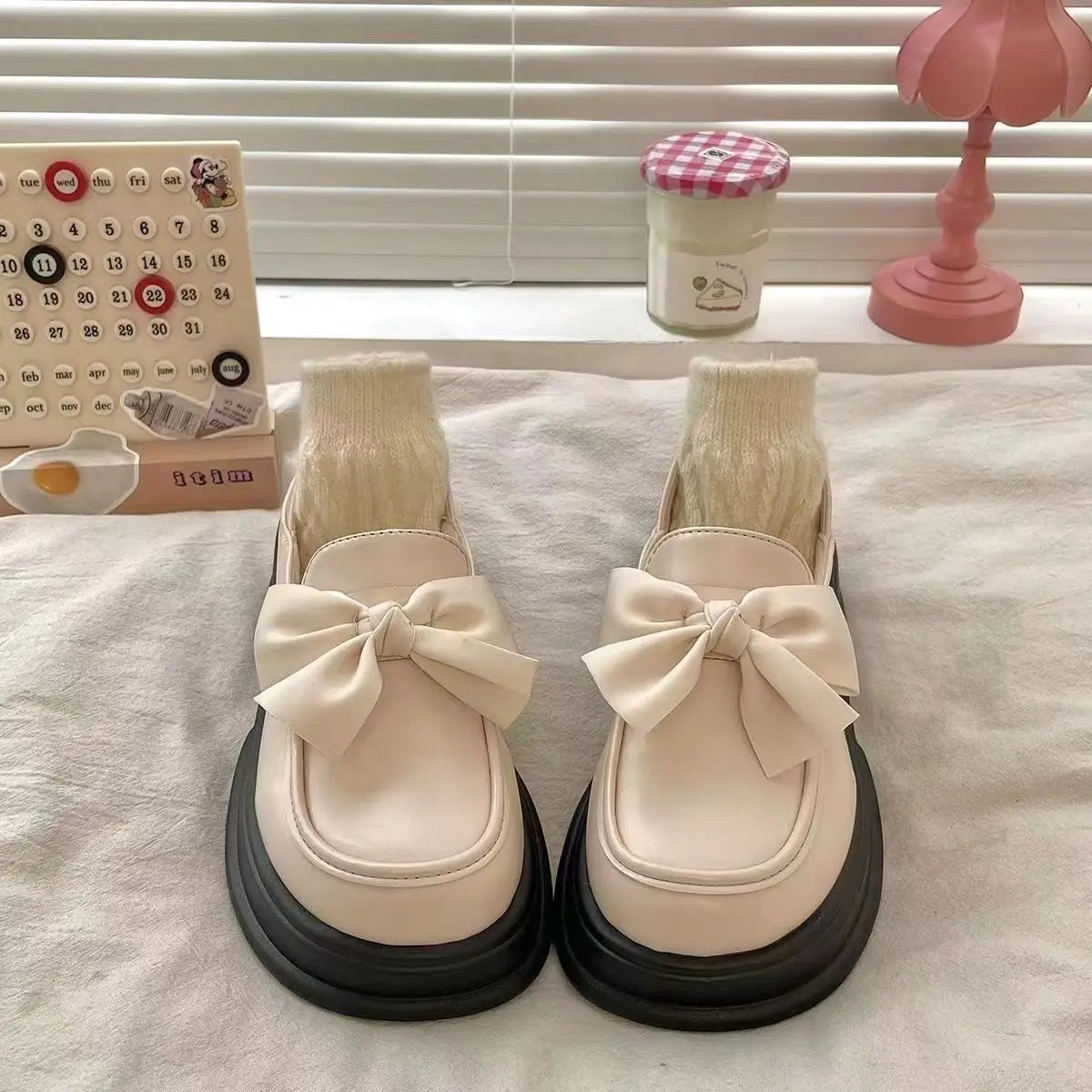 Elegant Cream Loafers With Bow Detailing on Luulla