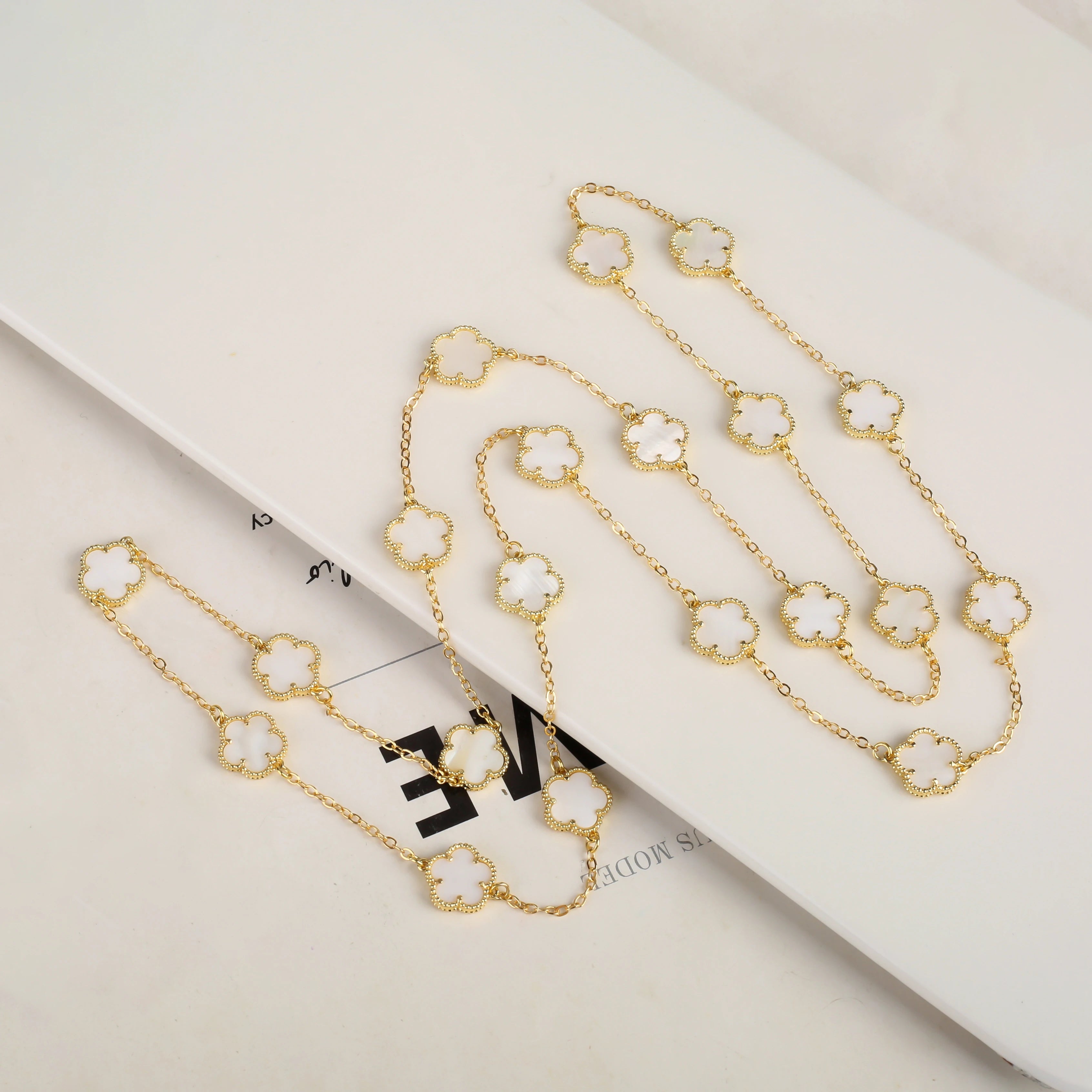 Gold Clover Chain Necklace - Elegant Floral Design on Luulla